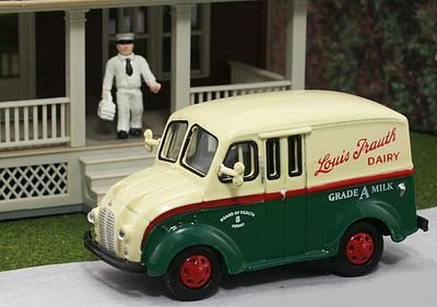 American-Heritage 1950 Delivery Truck Louis Trauth Dairy w/Milkman HO ...