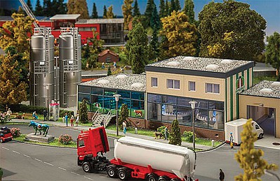 Faller Dairy w/ Storage Silos Kit