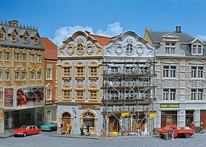 Faller Angle House with Scaffolding 7-1/8 x 7-/18 x 7-7/8'' 18 x 18 x ...