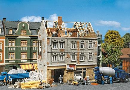 Faller Townhouse Under Renovation Painted & Weathered Era I HO Scale ...