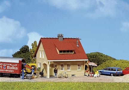 Faller House w/Red Roof - HO-Scale #131228