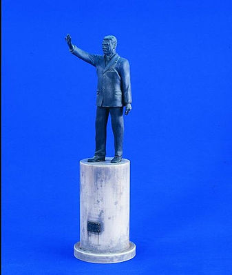 Verlinden Saddam Hussein Statue with Pedestal Resin Model Figure Kit 1/ ...