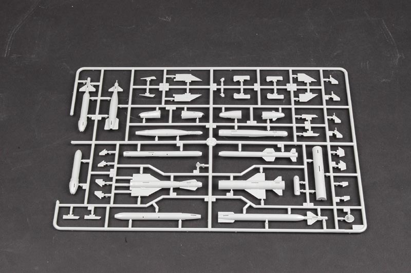 FB-111 Aardvark -- Plastic Model Airplane Kit -- 1/48 Scale -- #80351 ...