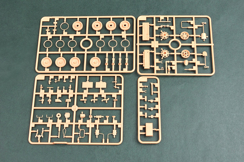 CV90-40 IFV -- Plastic Model Military Vehicle Kit -- 1/35 Scale ...