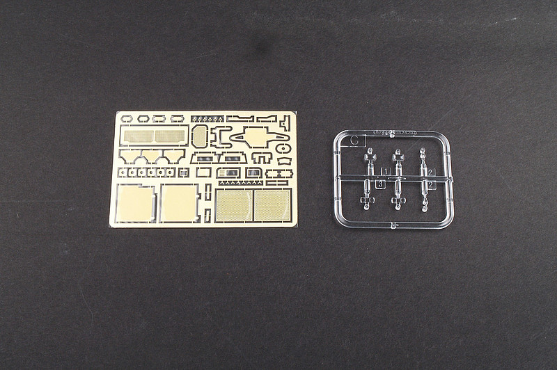 CV90-40C IFV Armor Tank -- Plastic Model Military Vehicle Kit -- 1/35 ...