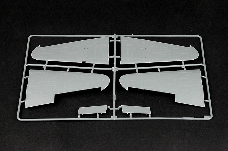 IL-2 Sturmovik Ground Attack Aircraft -- Plastic Model Airplane Kit ...