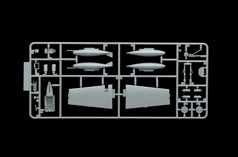 F-84 G Thunderjet -- Plastic Model Airplane Kit -- 1/72 Scale ...