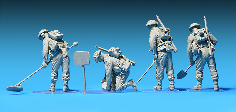 British Royal Engineers (4 Figures) -- Plastic Model Military Figure ...