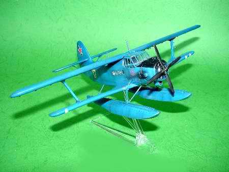 Antonov An-2V Colt Floats Aircraft -- Plastic Model Airplane Kit -- 1/ ...