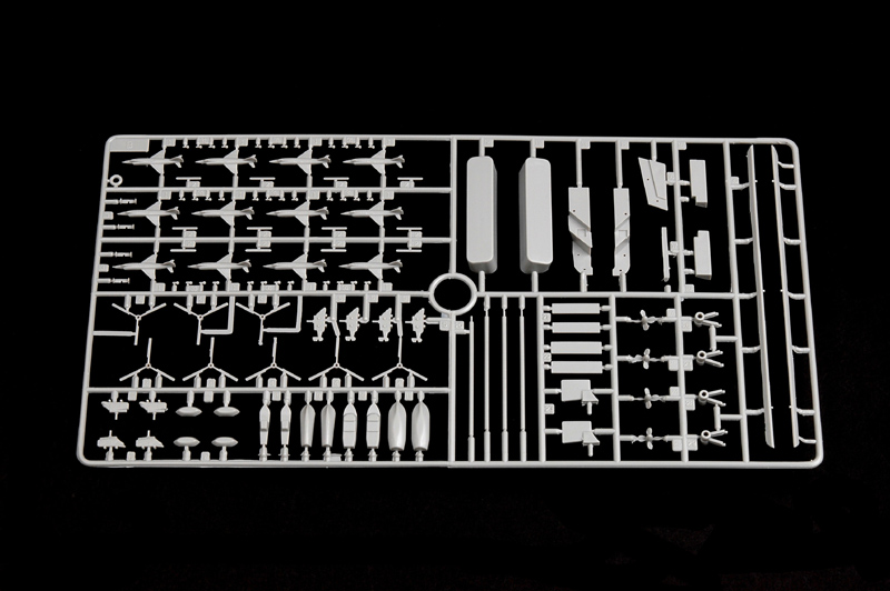 USSR Minsk (Kiev) Aircraft Carrier (2 in 1) -- Plastic Model Military ...