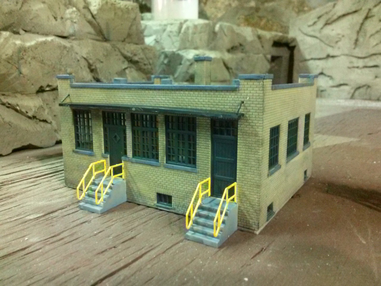 Industry Office - Kit - 4-3/4 x 6-1/4 x 2-3/4'' -- HO Scale Model ...