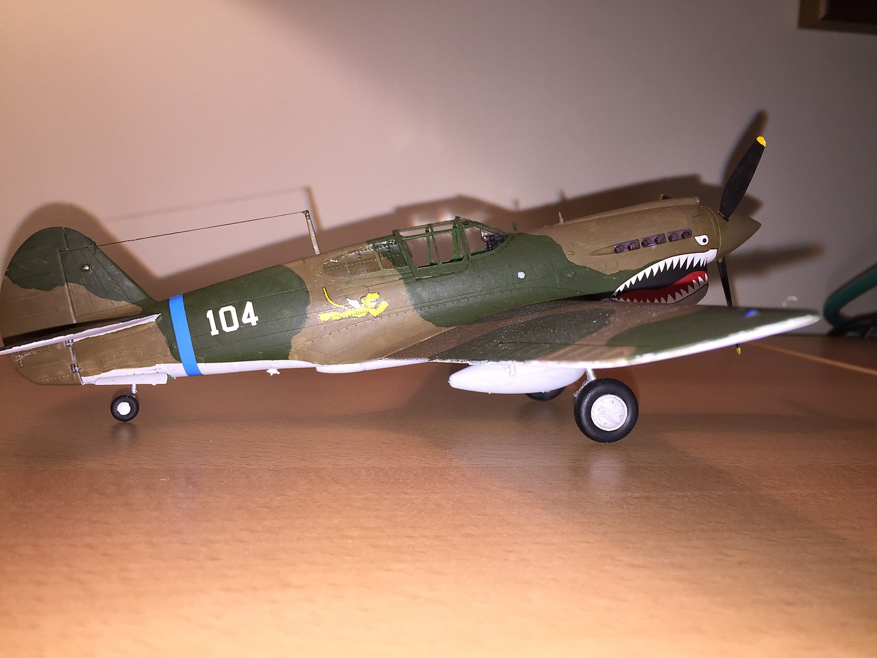 P40E Warhawk US Fighter -- Plastic Model Airplane Kit -- 1/48 Scale ...
