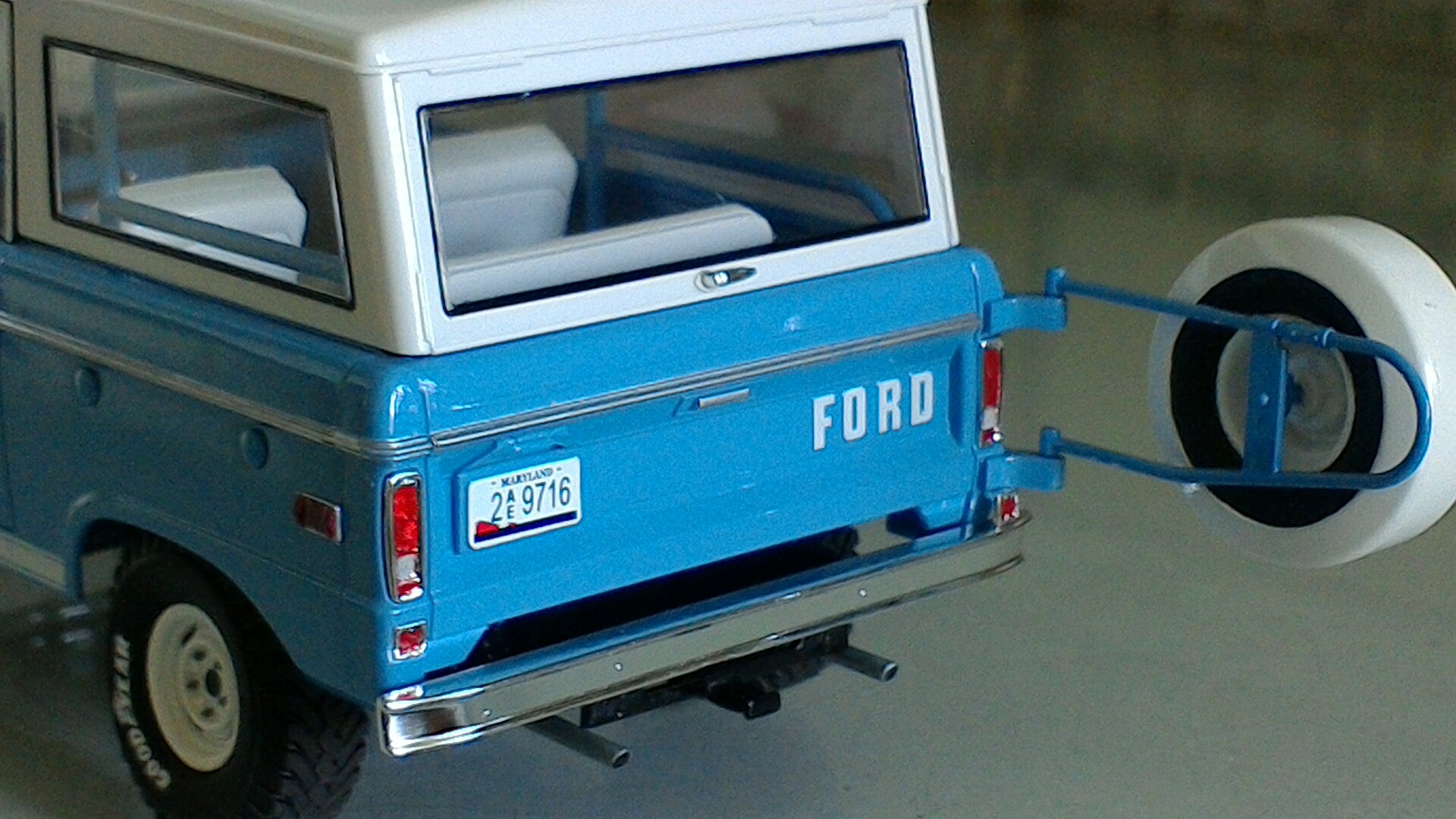 Ford Bronco -- Plastic Model Truck Kit -- 1/25 Scale -- #85-4320 ...