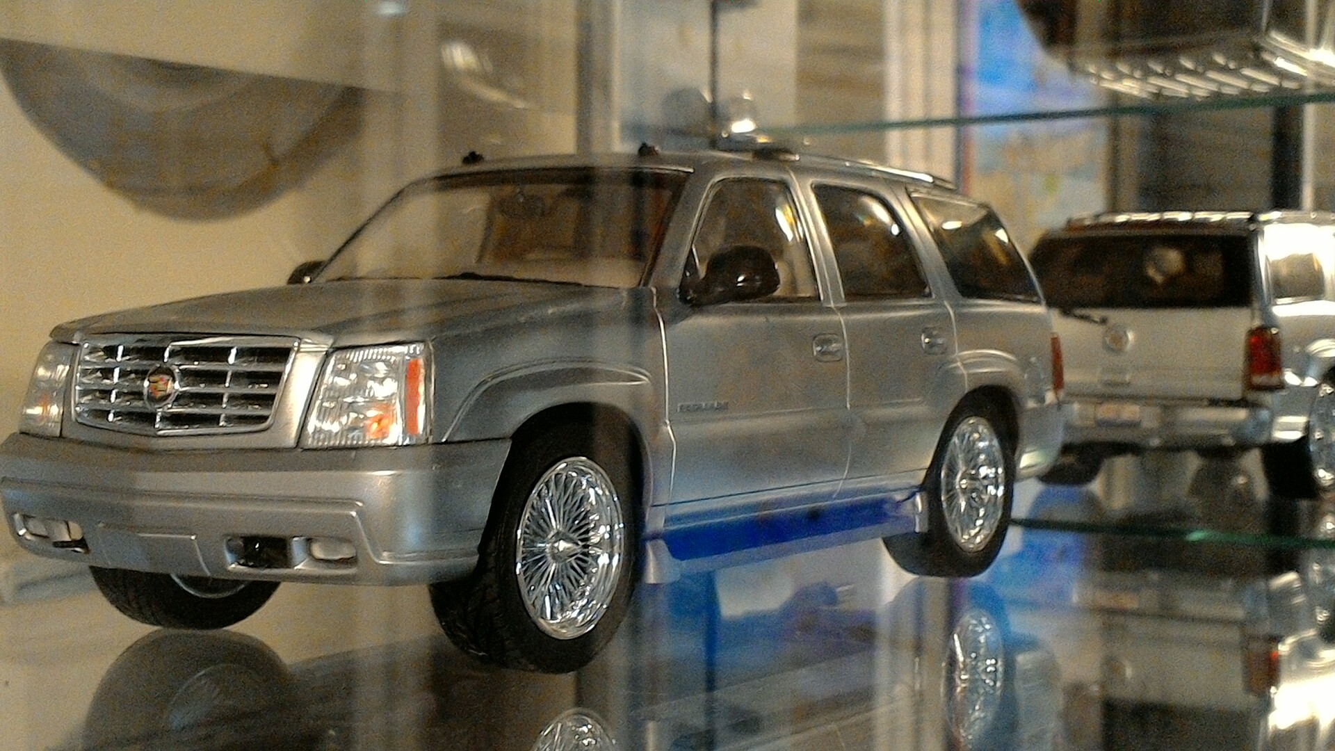 2003 Cadillac Escalade -- Plastic Model Vehicle Kit -- 1/25 Scale ...