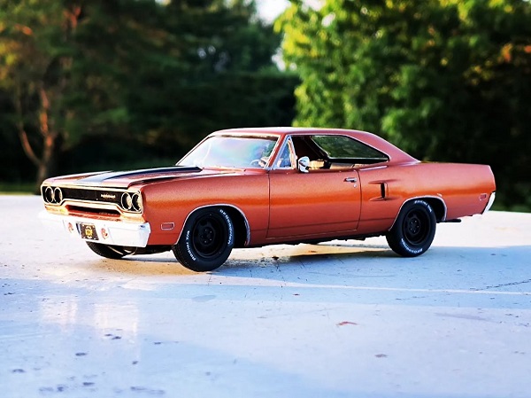 1970 Plymouth Roadrunner -- Plastic Model Car Kit -- 1/24 Scale ...