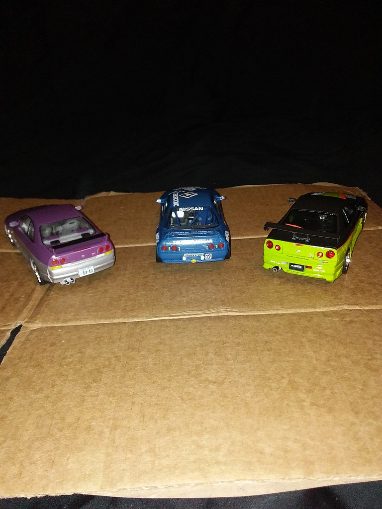 Nissan Skyline GT-R V-Spec II Sportscar -- Plastic Model Car Kit -- 1/ ...