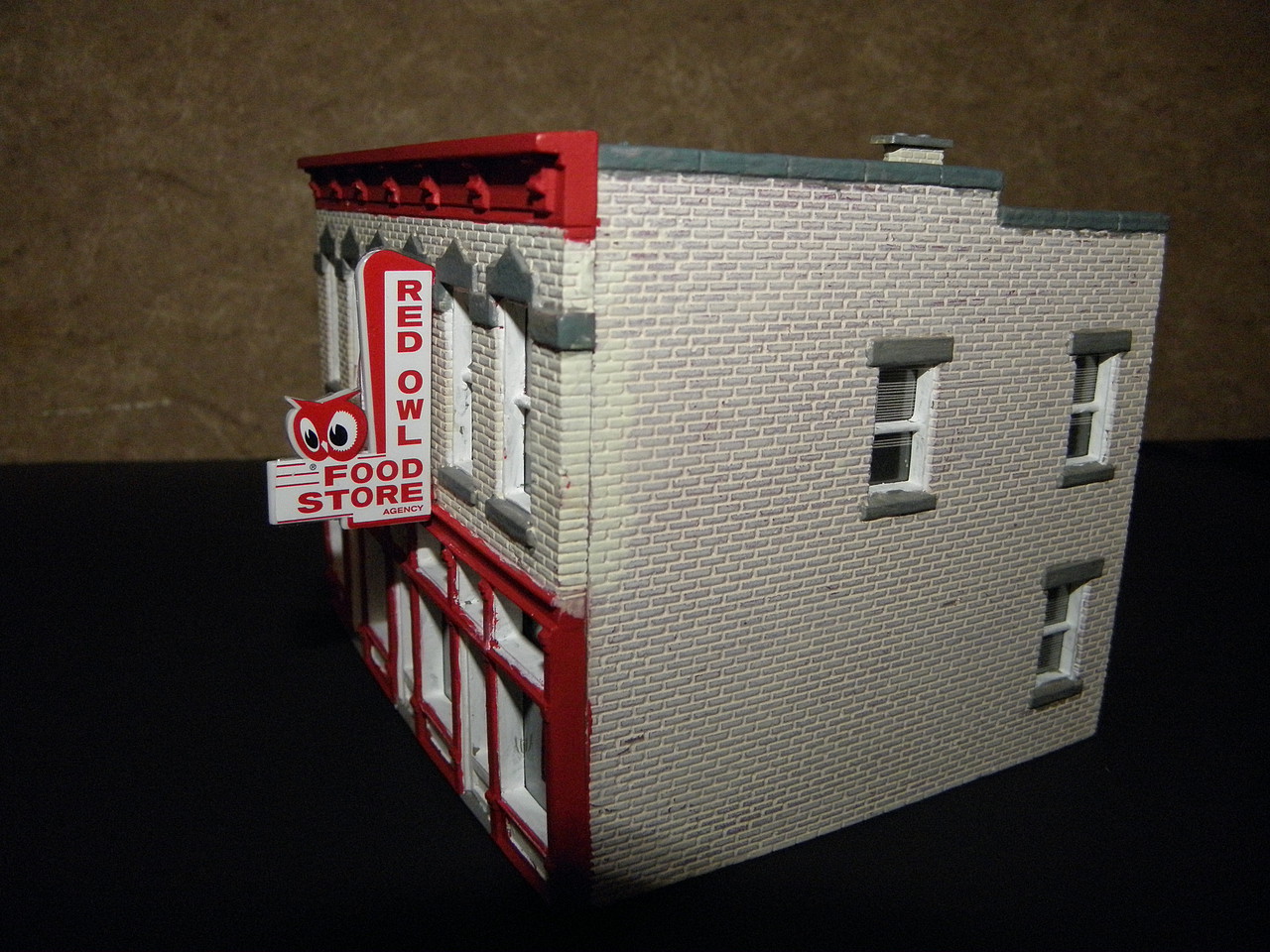 Jim's Red Owl - Kit - 4-1/4 x 3-5/8 x 3-3/8'' -- HO Scale Model ...