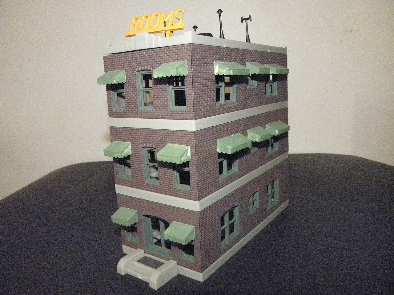 Belvedere Downtown Hotel Kit -- Model Train Building -- HO Scale ...