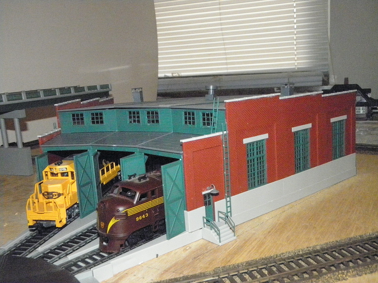 Roundhouse Kit -- HO Scale Model Railroad Building -- #709 pictures by ...
