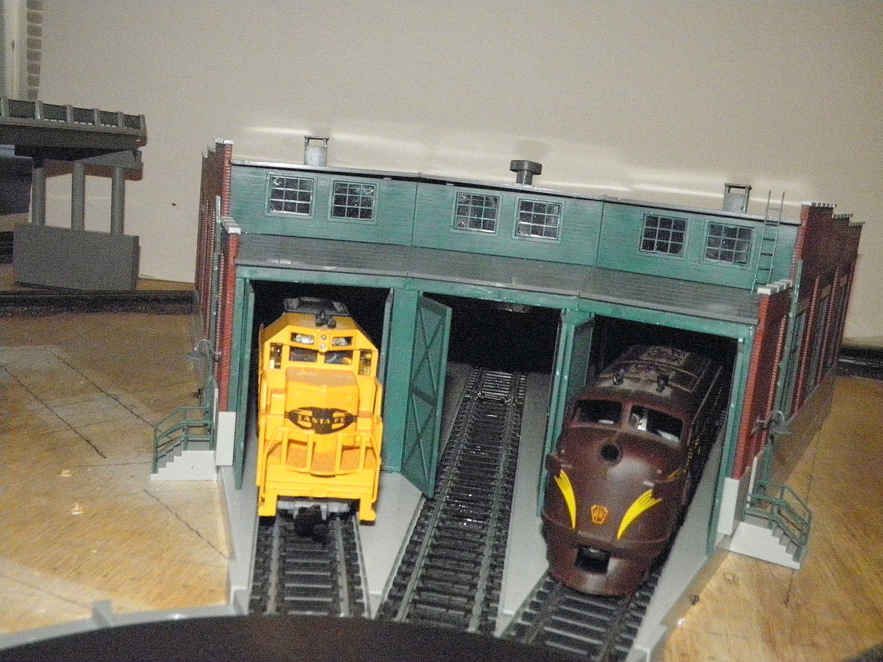 Roundhouse Kit -- HO Scale Model Railroad Building -- #709 pictures by ...