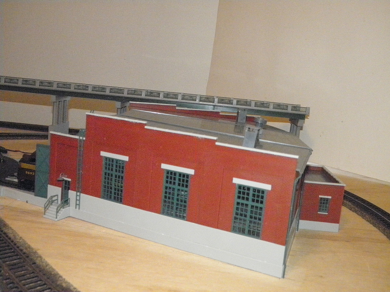 Roundhouse Kit -- HO Scale Model Railroad Building -- #709 pictures by ...