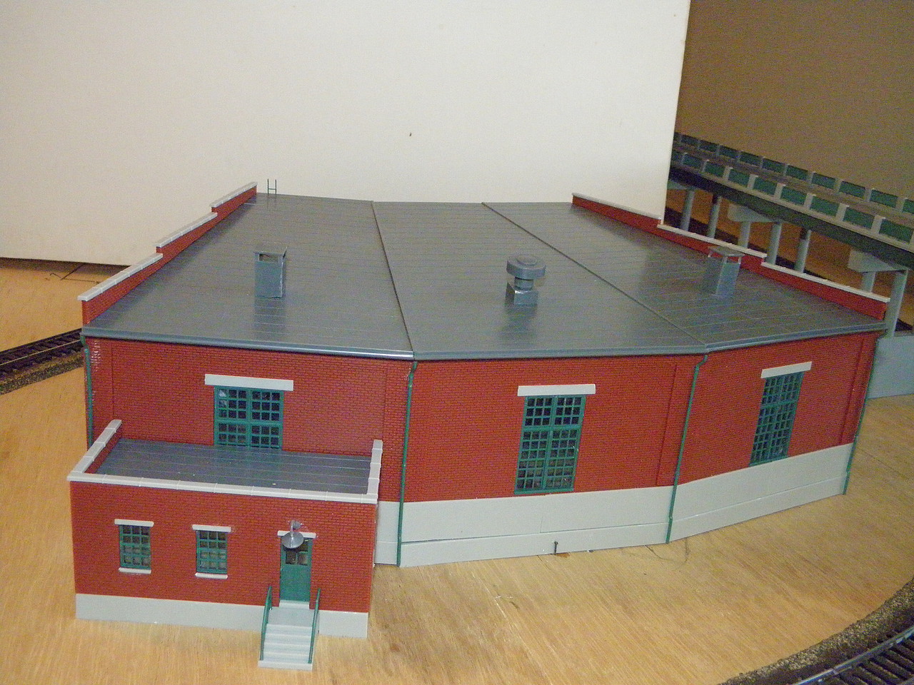 Roundhouse Kit -- HO Scale Model Railroad Building -- #709 pictures by ...