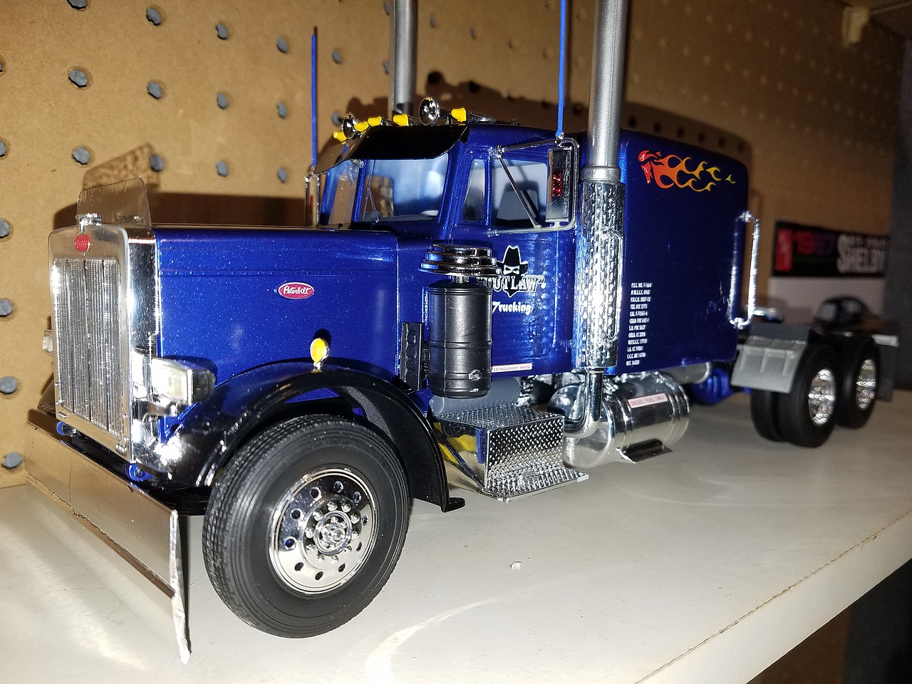 Peterbilt 359 Conventional -- Plastic Model Truck Kit -- 1/25 Scale ...