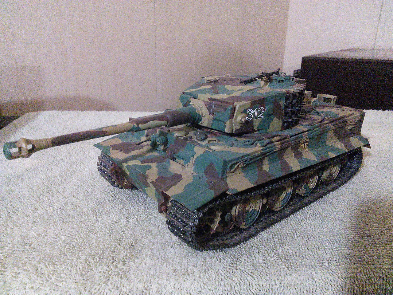 Tiger 1 Late Type -- Plastic Model Military Tank Kit -- 1/35 Scale ...