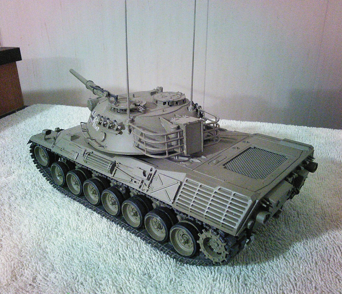 German Leopard Medium Tank -- Plastic Model Military Vehicle Kit -- 1/ ...