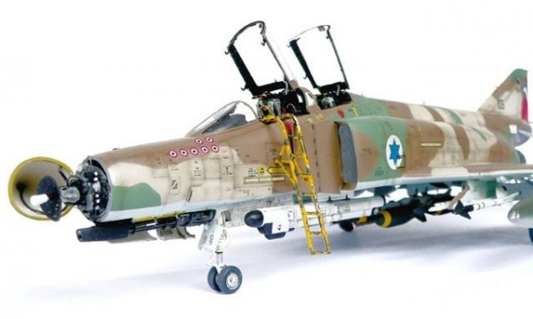 F-4E Phantom II -- Plastic Model Airplane Kit -- 1/72 Scale -- #00332 ...
