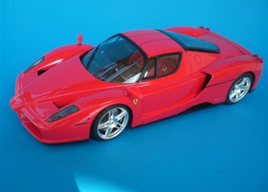 ENZO Ferrari w/Photo-Etched Parts -- Plastic Model Car Vehicle Kit -- 1 ...