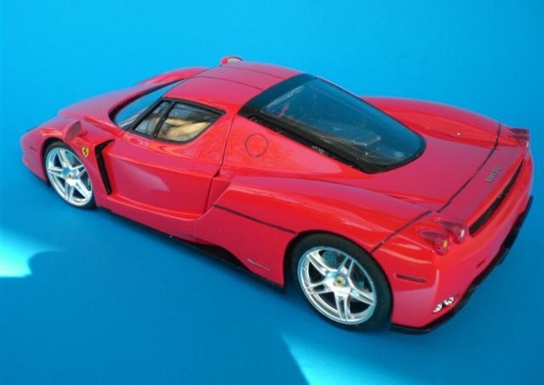 ENZO Ferrari w/Photo-Etched Parts -- Plastic Model Car Vehicle Kit -- 1 ...