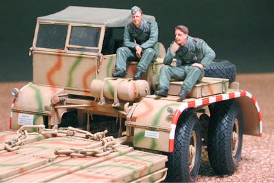 German 18 Ton Famo & Transporter -- Plastic Model Military Vehicle Kit ...