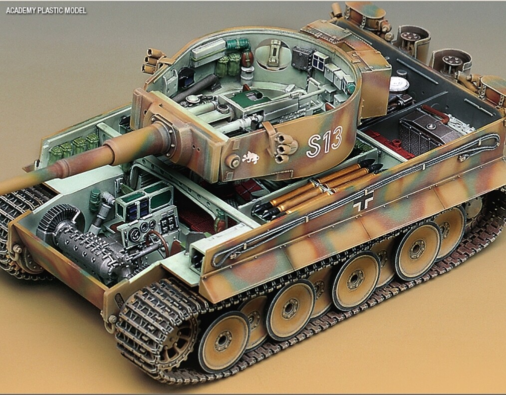 WWII Tiger I Tank w/Interior -- Plastic Model Military Vehicle Kit -- 1 ...