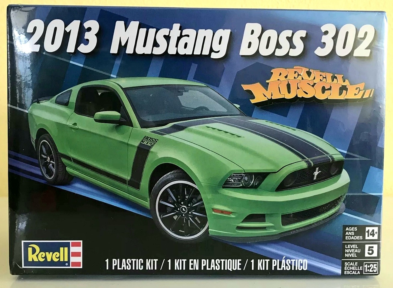 2013 Mustang Boss 302 -- Plastic Model Car Kit -- 1/25 Scale -- #85 ...