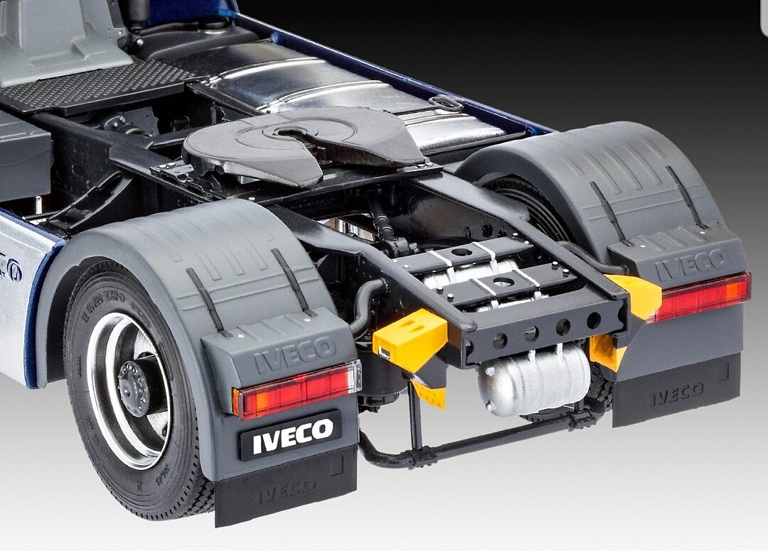 Iveco Stralis -- Plastic Model Truck Kit -- 1/24 Scale -- #07423 ...