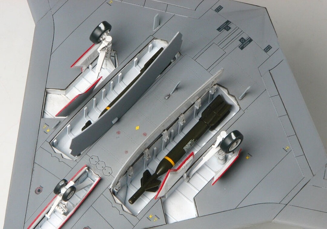 1/72 USN UCAS X47B Unmanned Combat Air System Aircraft w/GBU27 Guided ...