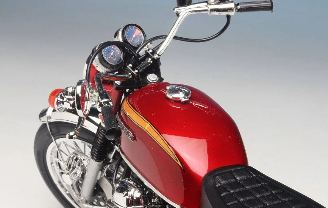 Honda 750 Four Motorcycle -- Plastic Model Motorcycle Kit -- 1/8 Scale ...