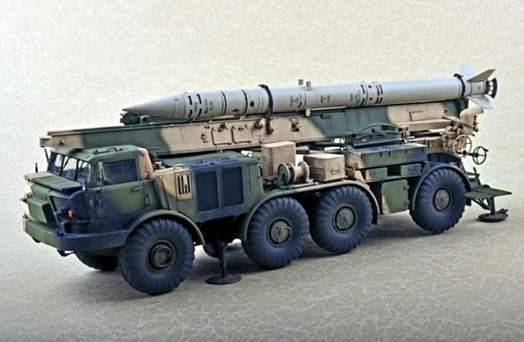 Russian 9P113 TEL Launcher with 9M21 -- Plastic Model Military Vehicle ...