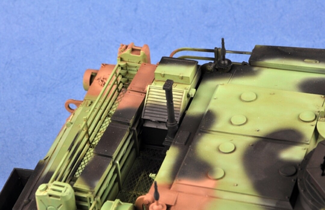 US M1A1 AIM Main Battle Tank -- Plastic Model Military Vehicle Kit -- 1 ...