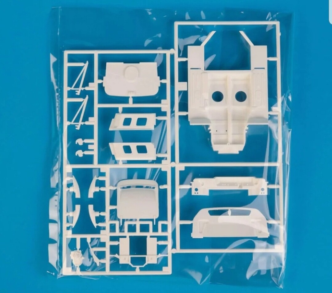 Ford GT40 Mk II #2 1966 LeMans Race Car -- Plastic Model Car Kit -- 1/ ...