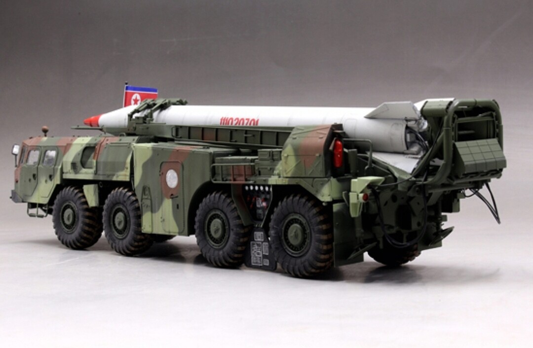 DPRK Hwasong-5 Short-Range Ballistic Missile -- Plastic Model Military ...