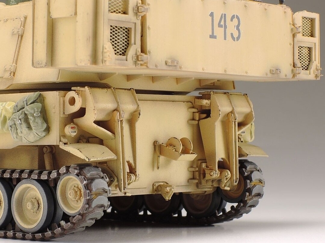 US Self-Propelled Howitzer M109A6 Paladin -- Plastic Model Military Vehicle Kit -- 1/35 ...