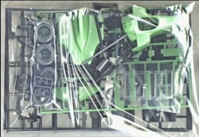 Benetton Ford B190 Race Car -- Plastic Model Car Kit -- 1/24 Scale ...