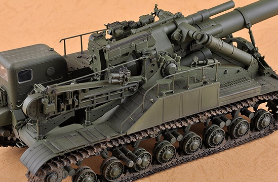 Soviet 2A3 Kondensator 2P Self-Propelled Howitzer -- Plastic Model ...
