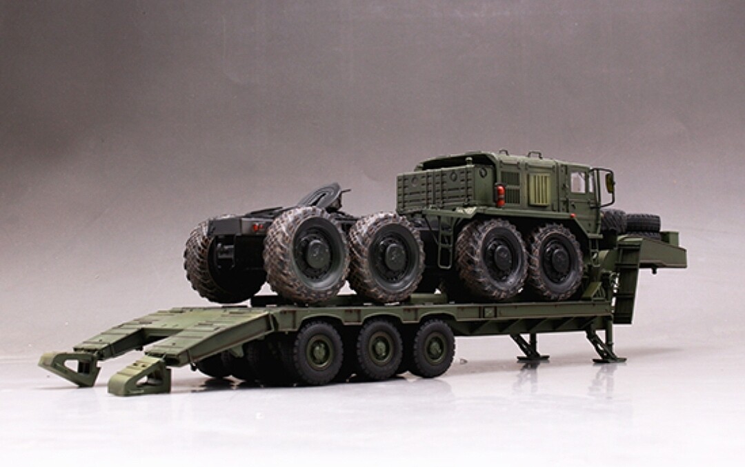 MAZ537G Tank Transporter w/ChMZAP9990 -- Plastic Model Military Vehicle ...