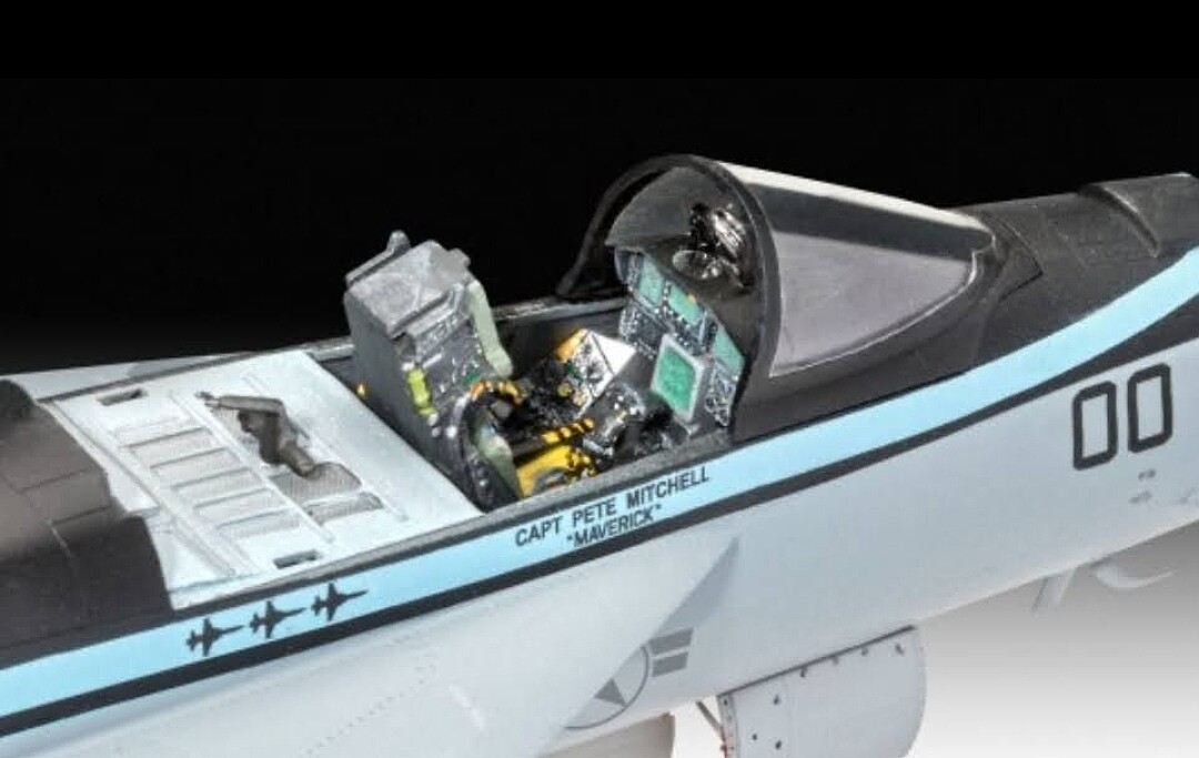 Top Gun Maverick F/A18E Super Hornet Aircraft -- Plastic Model Airplane ...