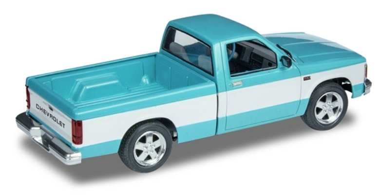 1993 Chevy S10 Custom Pickup Truck -- Plastic Model Truck Kit -- 1/25 ...