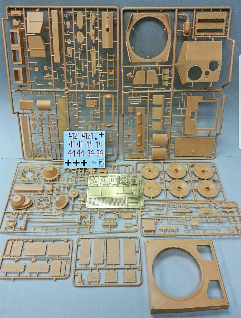 PzKpfw II Ausf L Luchs 9th Pz Light Recon Tank -- Plastic Model Tank ...