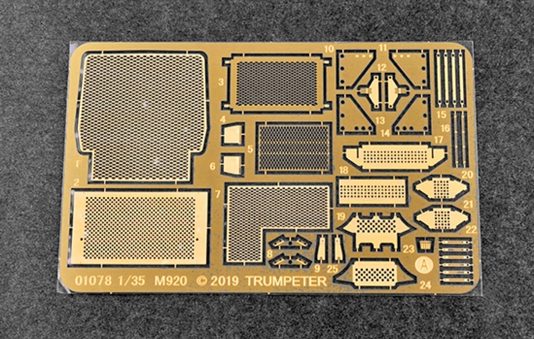 M920 Tractor Tow w/M870A1 Semi-Trailer -- Plastic Model Military ...